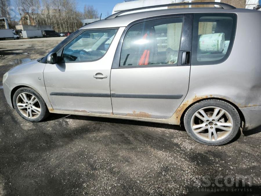 Brūns Skoda Roomster 2007 Rīga, ar dzinēja tilpumu 1.40 L un nobraukumu 433 tūkst. km par 350 €, foto 4 vietnē AUTOMOTO.COM.LV