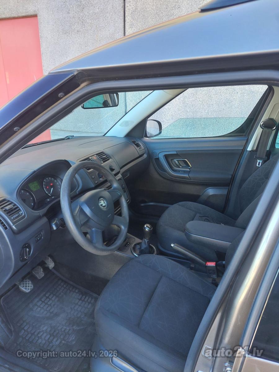 Brūns Skoda Roomster 2013 Tallina, ar dzinēja tilpumu 1.20 L un nobraukumu 192 tūkst. km par 2250 €, foto 4 vietnē AUTOMOTO.COM.LV
