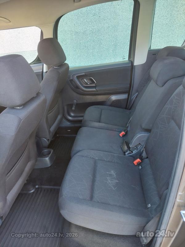 Brūns Skoda Roomster 2013 Tallina, ar dzinēja tilpumu 1.20 L un nobraukumu 192 tūkst. km par 2250 €, foto 4 vietnē AUTOMOTO.COM.LV