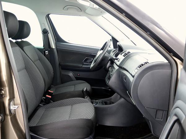 Brūns Skoda Roomster 2015 Tallina, ar dzinēja tilpumu 1.20 L un nobraukumu 139 tūkst. km par 2499 €, foto 6 vietnē AUTOMOTO.COM.LV