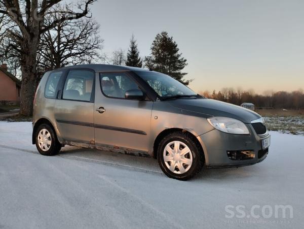 Green Skoda Roomster 2007 in Riga, with an engine capacity of 1.40 L and mileage of 300 thousand km for 590 €, photo 1 on AUTOMOTO.COM.LV