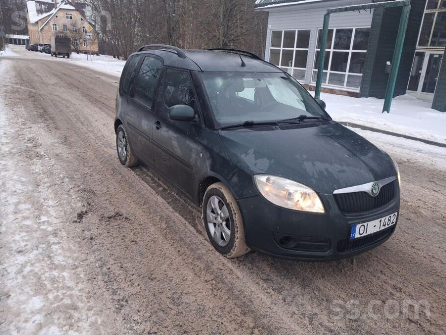 Green Skoda Roomster 2007 in Cesis, with an engine capacity of 1.90 L and mileage of 515 thousand km for 1120 €, photo 4 on AUTOMOTO.COM.LV