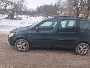 Green Skoda Roomster 2007 in Cesis, with an engine capacity of 1.90 L and mileage of 515 thousand km for 1120 €, photo 5 on AUTOMOTO.COM.LV