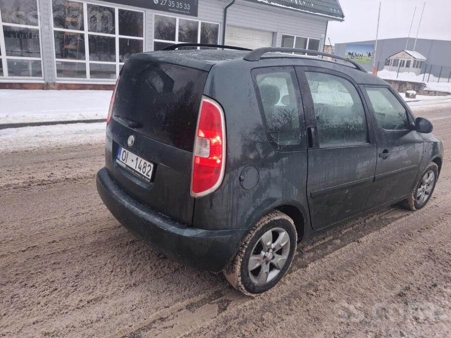 Green Skoda Roomster 2007 in Cesis, with an engine capacity of 1.90 L and mileage of 515 thousand km for 1120 €, photo 8 on AUTOMOTO.COM.LV