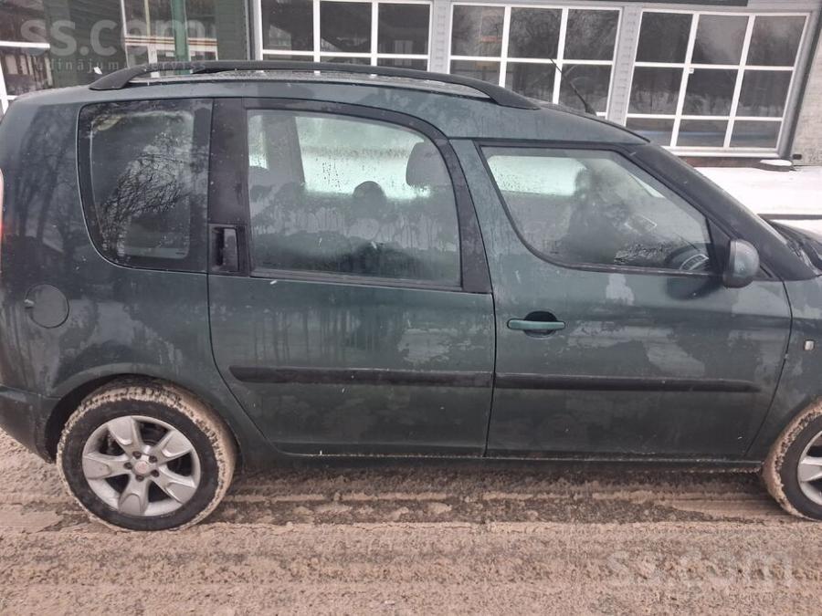 Green Skoda Roomster 2007 in Cesis, with an engine capacity of 1.90 L and mileage of 515 thousand km for 1120 €, photo 9 on AUTOMOTO.COM.LV