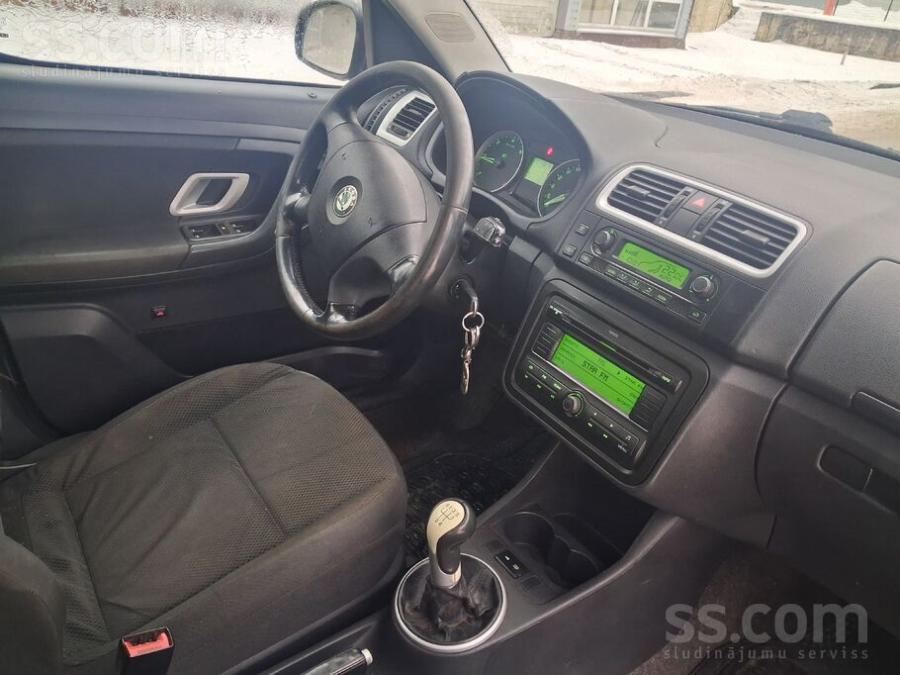Green Skoda Roomster 2007 in Cesis, with an engine capacity of 1.90 L and mileage of 515 thousand km for 1120 €, photo 10 on AUTOMOTO.COM.LV