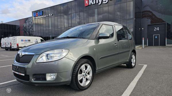 Skoda Roomster 2008 in Kaunas on AUTOMOTO.COM.LV Green Skoda Roomster 2008 in Kaunas, with an engine capacity of 1.90 L and mileage of 236 thousand km for 2999 €, photo 1 on AUTOMOTO.COM.LV