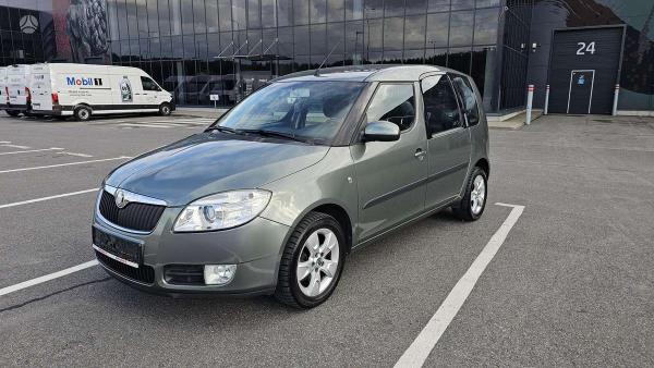 Skoda Roomster 2008 in Kaunas on AUTOMOTO.COM.LV Green Skoda Roomster 2008 in Kaunas, with an engine capacity of 1.90 L and mileage of 236 thousand km for 2999 €, photo 3 on AUTOMOTO.COM.LV