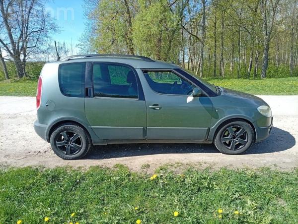 Green Skoda Roomster 2008 in Riga, with an engine capacity of 1.90 L and mileage of 320 thousand km for 2250 €, photo 9 on AUTOMOTO.COM.LV