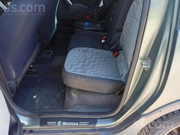 Zaļš Skoda Roomster 2008 Rīga, ar dzinēja tilpumu 1.90 L un nobraukumu 320 tūkst. km par 1950 €, foto 3 vietnē AUTOMOTO.COM.LV
