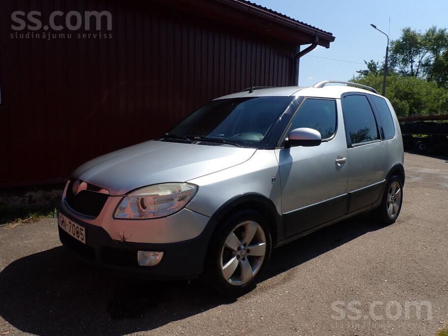 Grey Skoda Roomster 2007 in Liepaja, with an engine capacity of 1.60 L and mileage of 240 thousand km for 1750 €, photo 5 on AUTOMOTO.COM.LV