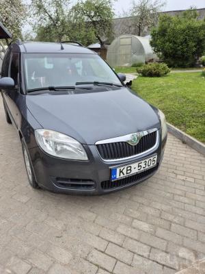 Pelēks Skoda Roomster 2008 Cēsis, ar dzinēja tilpumu 1.20 L un nobraukumu 260 tūkst. km par 1600 €, foto  vietnē AUTOMOTO.COM.LV