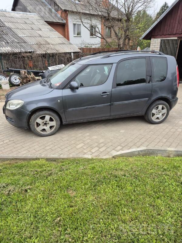 Grey Skoda Roomster 2008 in Cesis, with an engine capacity of 1.20 L and mileage of 260 thousand km for 1600 €, photo 4 on AUTOMOTO.COM.LV
