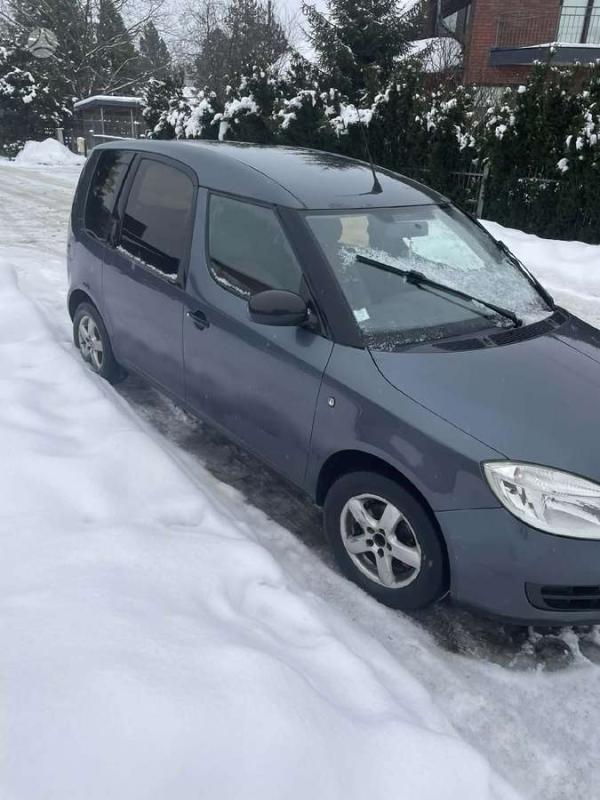 Pelēks Skoda Roomster 2009 Kauņa, ar dzinēja tilpumu 1.40 L un nobraukumu 320 tūkst. km par 650 €, foto 1 vietnē AUTOMOTO.COM.LV