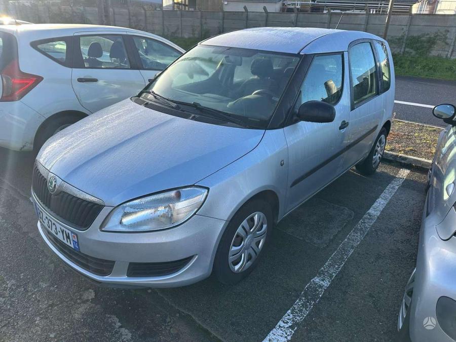 Pelēks Skoda Roomster 2012 Tauragė, ar dzinēja tilpumu 1.60 L un nobraukumu 300 tūkst. km par 1850 €, foto 1 vietnē AUTOMOTO.COM.LV