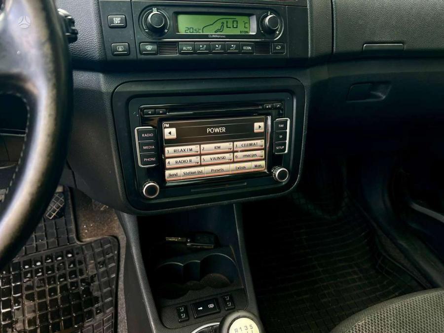 Grey Skoda Roomster 2007 in Panevezys, with an engine capacity of 1.90 L and mileage of 312 thousand km for 1250 €, photo 8 on AUTOMOTO.COM.LV