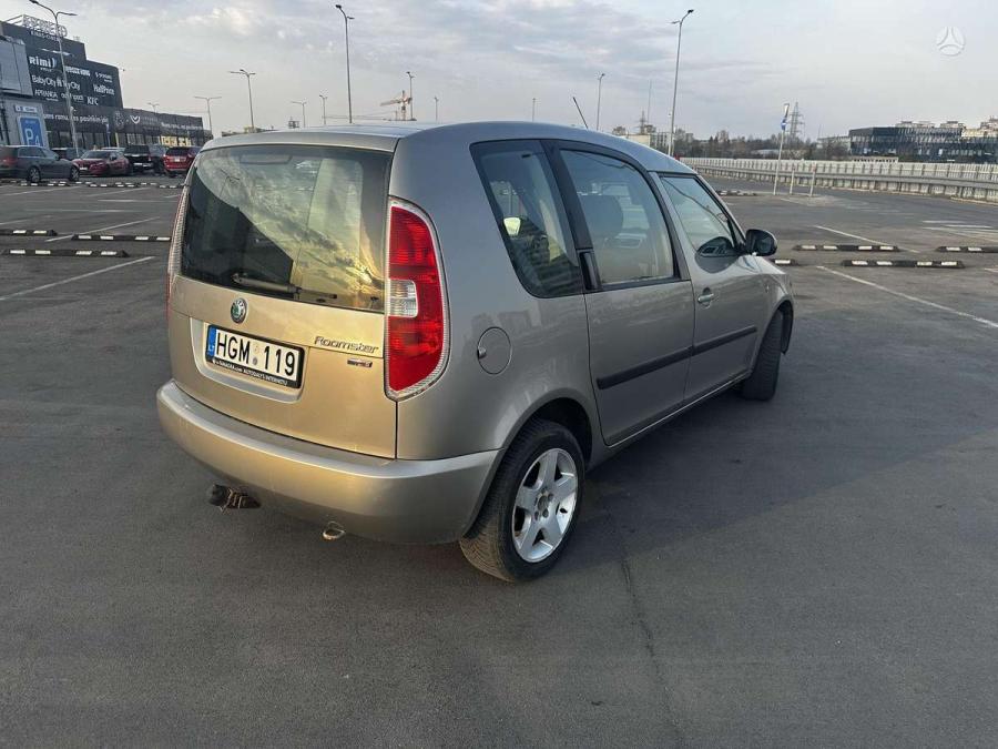 Pelēks Skoda Roomster 2007 Viļņa, ar dzinēja tilpumu 1.90 L un nobraukumu 217 tūkst. km par 899 €, foto 4 vietnē AUTOMOTO.COM.LV