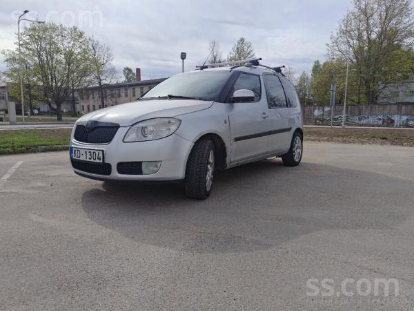 Grey Skoda Roomster 2008 in Cesis, with an engine capacity of 1.90 L and mileage of 376 thousand km for 1150 €, photo 2 on AUTOMOTO.COM.LV