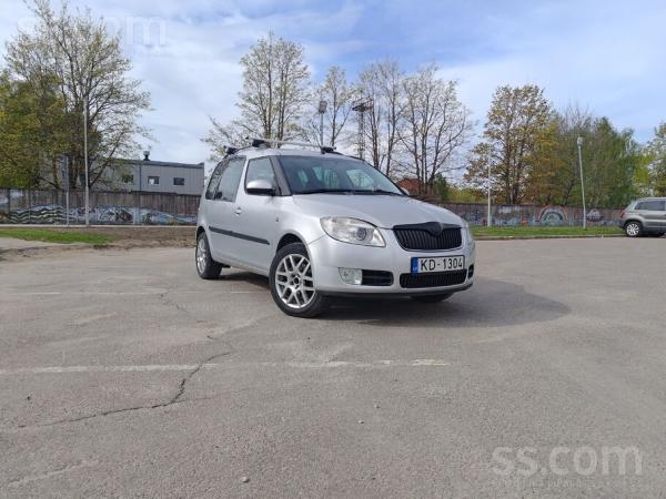 Grey Skoda Roomster 2008 in Cesis, with an engine capacity of 1.90 L and mileage of 376 thousand km for 1150 €, photo 5 on AUTOMOTO.COM.LV