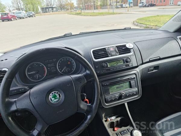 Grey Skoda Roomster 2008 in Cesis, with an engine capacity of 1.90 L and mileage of 376 thousand km for 1150 €, photo 6 on AUTOMOTO.COM.LV