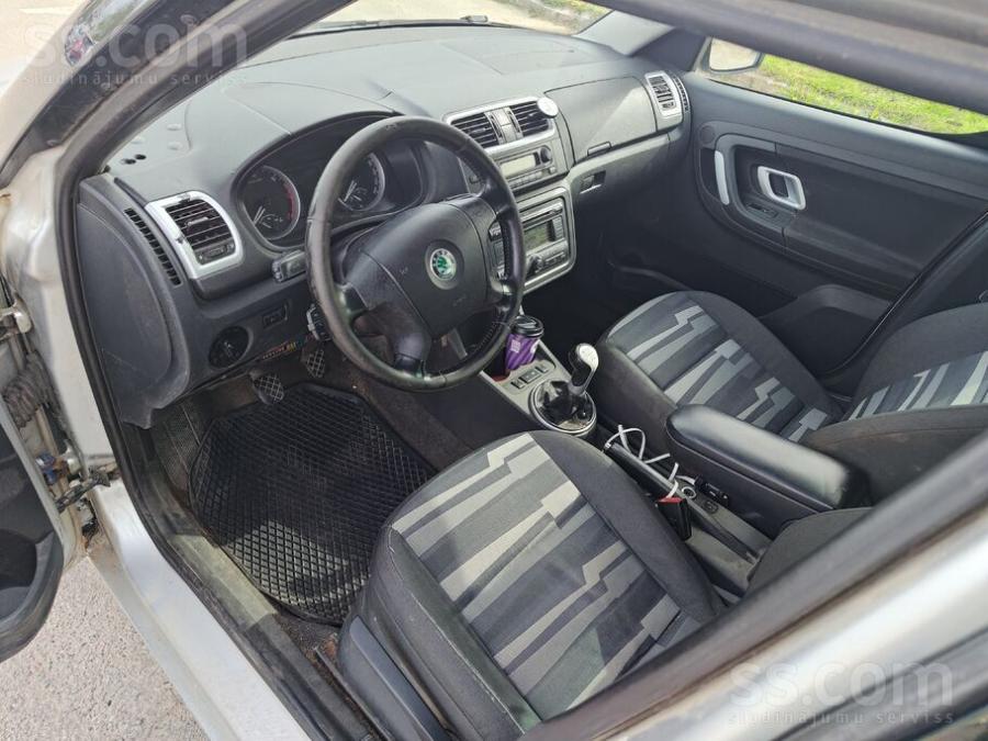 Pelēks Skoda Roomster 2008 Cēsis, ar dzinēja tilpumu 1.90 L un nobraukumu 376 tūkst. km par 1150 €, foto 8 vietnē AUTOMOTO.COM.LV