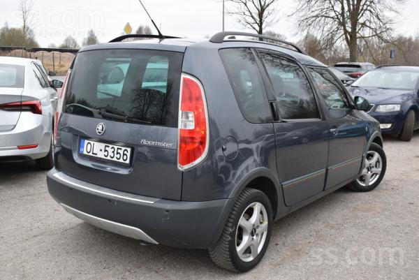 Grey Skoda Roomster 2008 in Kuldiga, with an engine capacity of 1.90 L and mileage of 0 thousand km for 3990 €, photo 2 on AUTOMOTO.COM.LV