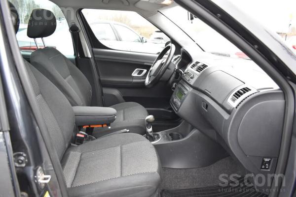 Grey Skoda Roomster 2008 in Kuldiga, with an engine capacity of 1.90 L and mileage of 0 thousand km for 3990 €, photo 5 on AUTOMOTO.COM.LV