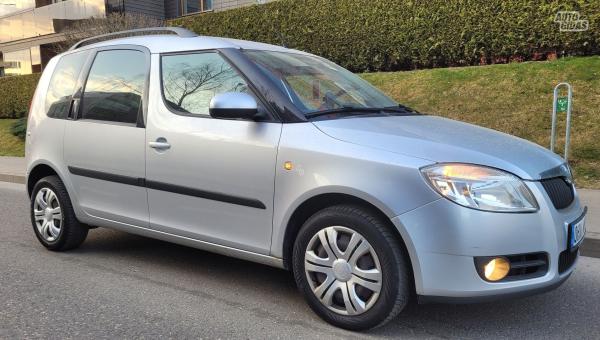 Pelēks Skoda Roomster 2008 Viļņa, ar dzinēja tilpumu 1.60 L un nobraukumu 240 tūkst. km par 1888 €, foto 7 vietnē AUTOMOTO.COM.LV