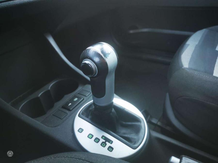 Pelēks Skoda Roomster 2008 Viļņa, ar dzinēja tilpumu 1.60 L un nobraukumu 238 tūkst. km par 1100 €, foto 3 vietnē AUTOMOTO.COM.LV