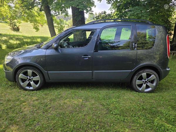 Pelēks Skoda Roomster 2008 Viļņa, ar dzinēja tilpumu 1.90 L un nobraukumu 265 tūkst. km par 1850 €, foto 5 vietnē AUTOMOTO.COM.LV