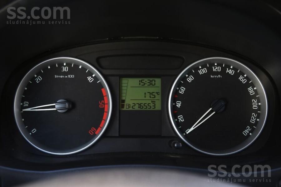 Pelēks Skoda Roomster 2008 Kuldīga, ar dzinēja tilpumu 1.90 L un nobraukumu 277 tūkst. km par 3500 €, foto 11 vietnē AUTOMOTO.COM.LV