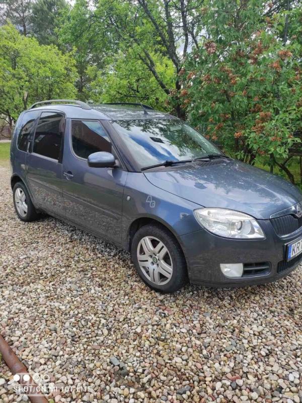Pelēks Skoda Roomster 2009 Kauņa, ar dzinēja tilpumu 1.60 L un nobraukumu 144 tūkst. km par 2450 €, foto 1 vietnē AUTOMOTO.COM.LV