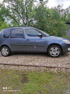Grey Skoda Roomster 2009 in Kaunas, with an engine capacity of 1.60 L and mileage of 144 thousand km for 2450 €, photo 3 on AUTOMOTO.COM.LV