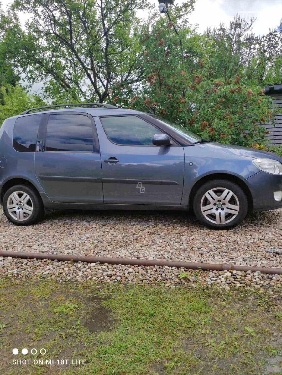 Grey Skoda Roomster 2009 in Kaunas, with an engine capacity of 1.60 L and mileage of 144 thousand km for 2450 €, photo 3 on AUTOMOTO.COM.LV