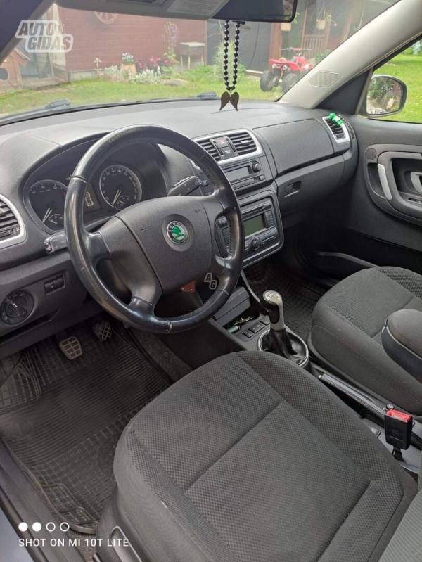 Pelēks Skoda Roomster 2009 Kauņa, ar dzinēja tilpumu 1.60 L un nobraukumu 144 tūkst. km par 2450 €, foto 6 vietnē AUTOMOTO.COM.LV