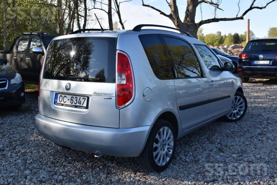 Grey Skoda Roomster 2012 in Kuldiga, with an engine capacity of 1.60 L and mileage of 0 thousand km for 4950 €, photo 2 on AUTOMOTO.COM.LV