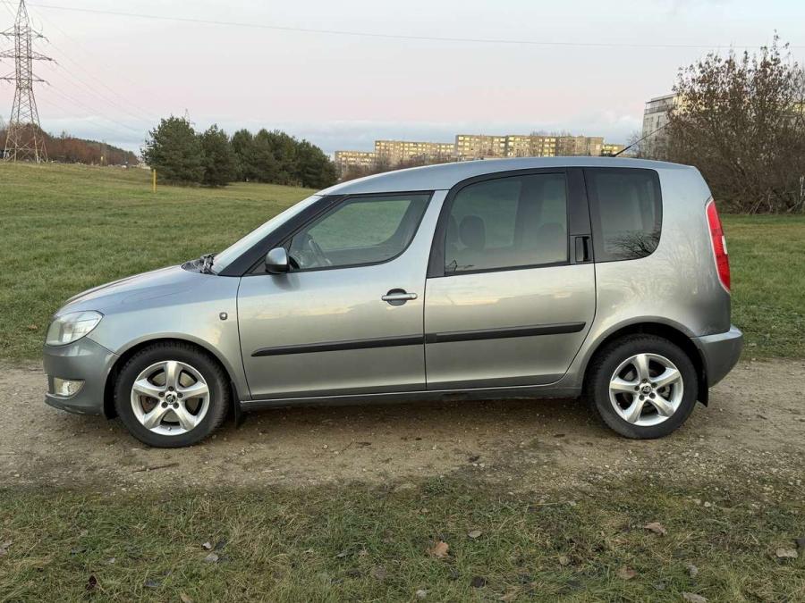 Grey Skoda Roomster 2012 in Vilnius, with an engine capacity of 1.60 L and mileage of 270 thousand km for 1500 €, photo 3 on AUTOMOTO.COM.LV