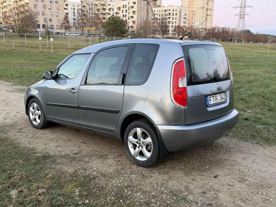 Grey Skoda Roomster 2012 in Vilnius, with an engine capacity of 1.60 L and mileage of 270 thousand km for 1500 €, photo 4 on AUTOMOTO.COM.LV