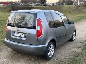 Grey Skoda Roomster 2012 in Vilnius, with an engine capacity of 1.60 L and mileage of 270 thousand km for 1500 €, photo 7 on AUTOMOTO.COM.LV
