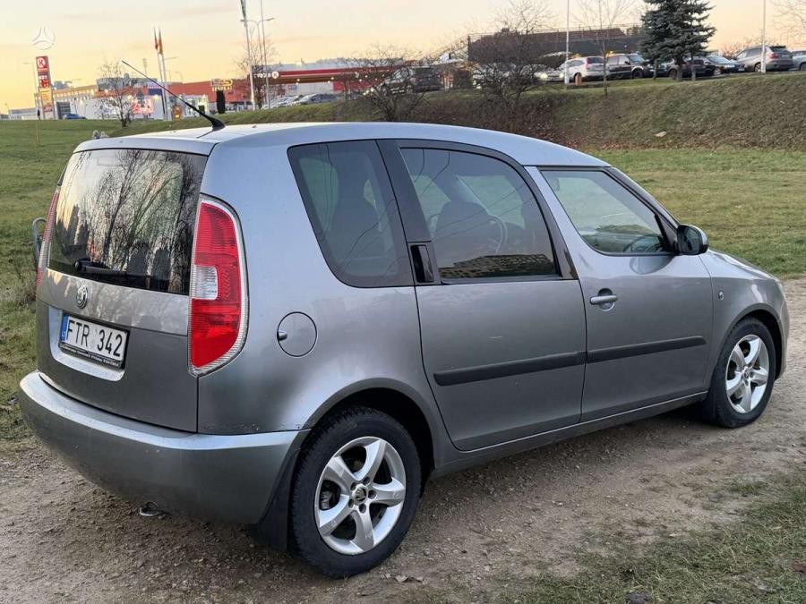Grey Skoda Roomster 2012 in Vilnius, with an engine capacity of 1.60 L and mileage of 270 thousand km for 1500 €, photo 8 on AUTOMOTO.COM.LV