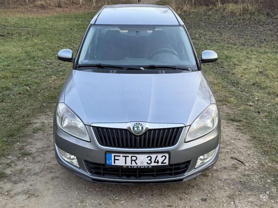 Grey Skoda Roomster 2012 in Vilnius, with an engine capacity of 1.60 L and mileage of 270 thousand km for 1500 €, photo 12 on AUTOMOTO.COM.LV
