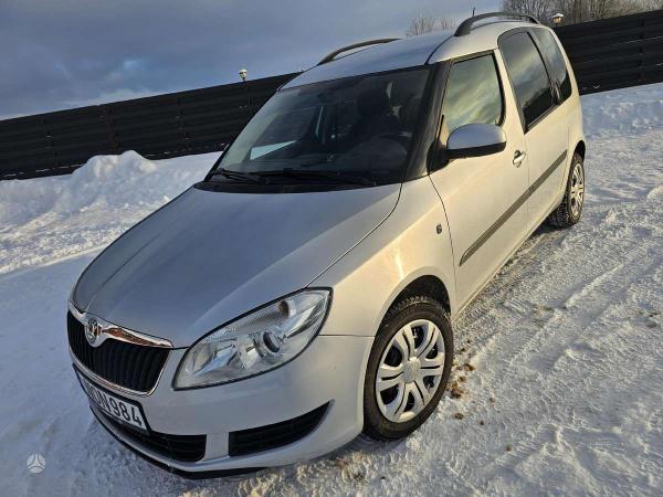 Grey Skoda Roomster 2012 in Utena, with an engine capacity of 1.60 L and mileage of 140 thousand km for 3800 €, photo 1 on AUTOMOTO.COM.LV
