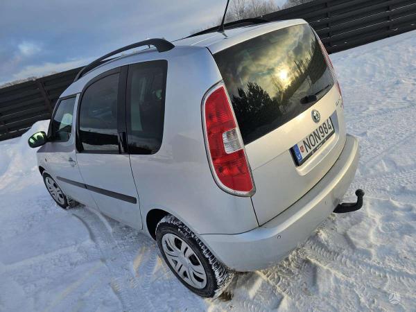 Grey Skoda Roomster 2012 in Utena, with an engine capacity of 1.60 L and mileage of 140 thousand km for 3800 €, photo 3 on AUTOMOTO.COM.LV