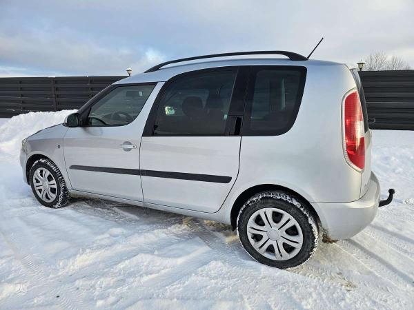 Grey Skoda Roomster 2012 in Utena, with an engine capacity of 1.60 L and mileage of 140 thousand km for 3800 €, photo 4 on AUTOMOTO.COM.LV