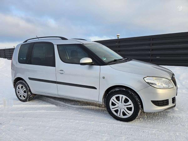 Grey Skoda Roomster 2012 in Utena, with an engine capacity of 1.60 L and mileage of 140 thousand km for 3800 €, photo 8 on AUTOMOTO.COM.LV