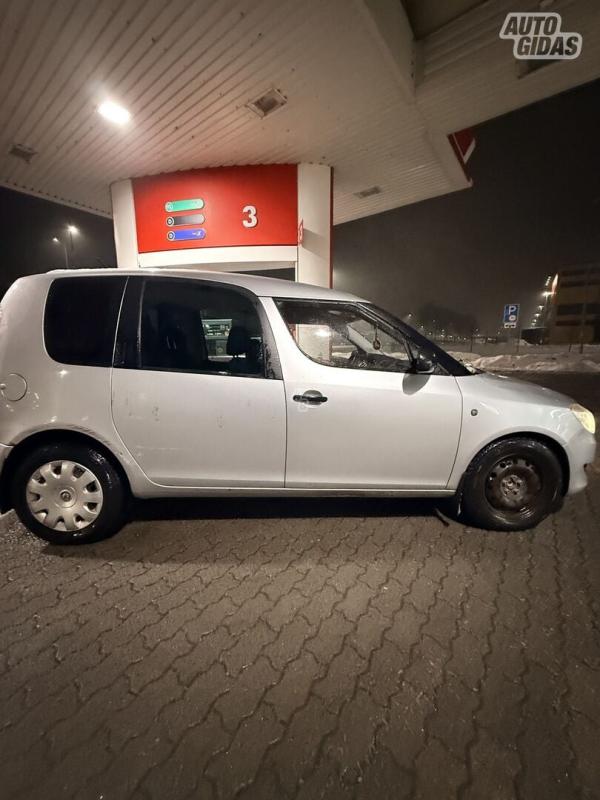 Pelēks Skoda Roomster 2013 Vievis, ar dzinēja tilpumu 1.60 L un nobraukumu 197 tūkst. km par 1700 €, foto 2 vietnē AUTOMOTO.COM.LV