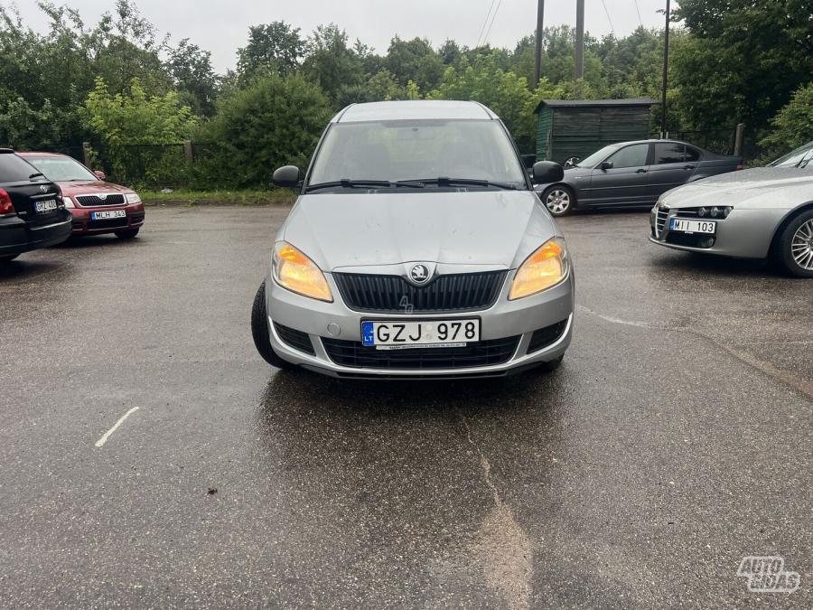 Grey Skoda Roomster 2013 in Siauliai, with an engine capacity of 1.60 L and mileage of 0 thousand km for 1199 €, photo 5 on AUTOMOTO.COM.LV