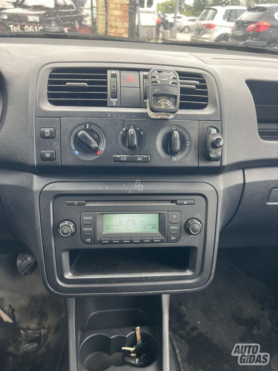 Grey Skoda Roomster 2013 in Siauliai, with an engine capacity of 1.60 L and mileage of 0 thousand km for 1199 €, photo 13 on AUTOMOTO.COM.LV