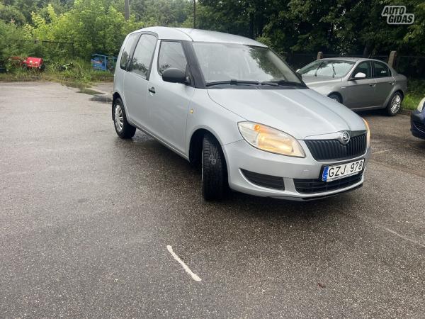 Grey Skoda Roomster 2013 in Siauliai, with an engine capacity of 1.60 L and mileage of 0 thousand km for 1199 €, photo 5 on AUTOMOTO.COM.LV