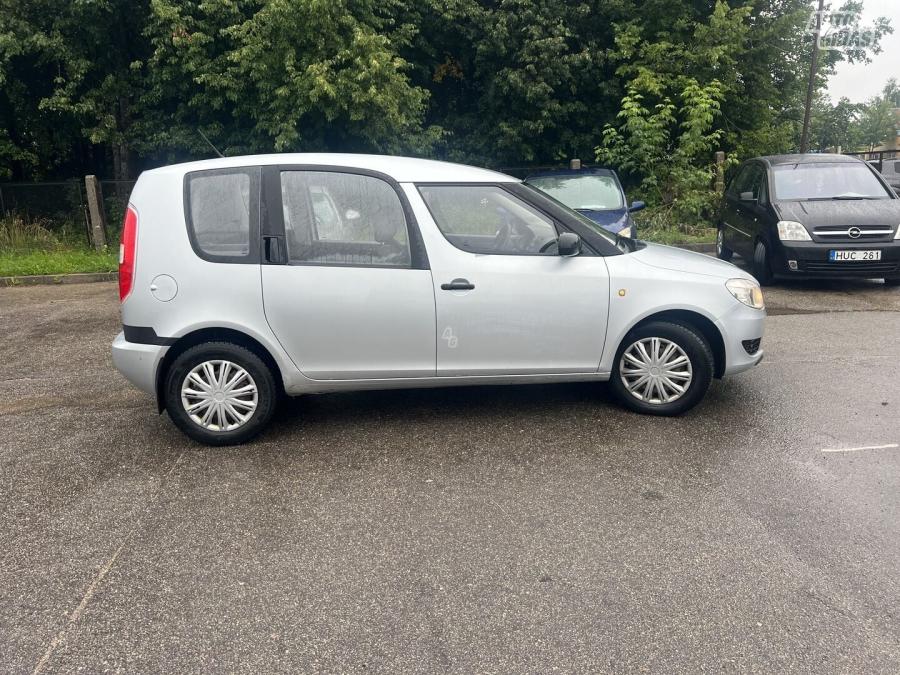 Grey Skoda Roomster 2013 in Siauliai, with an engine capacity of 1.60 L and mileage of 0 thousand km for 1199 €, photo 8 on AUTOMOTO.COM.LV